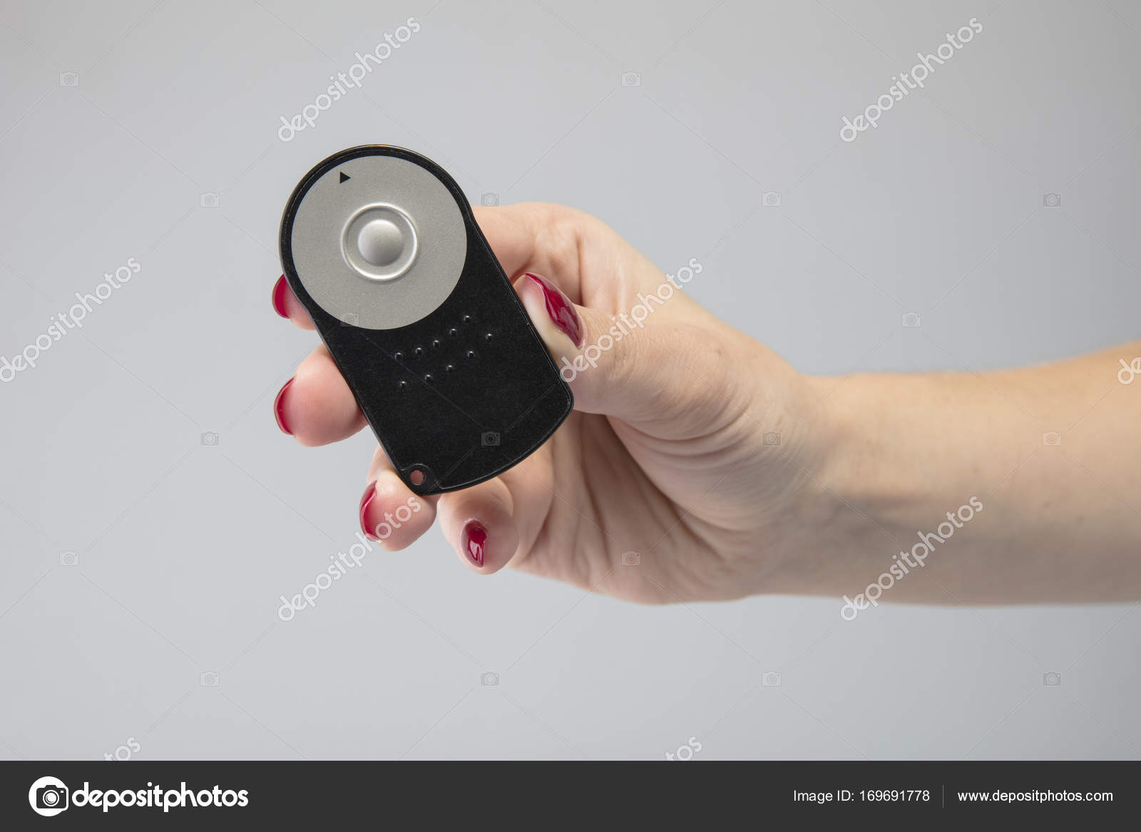 Black remote controler in the hand of a young girl — Stock Photo ...