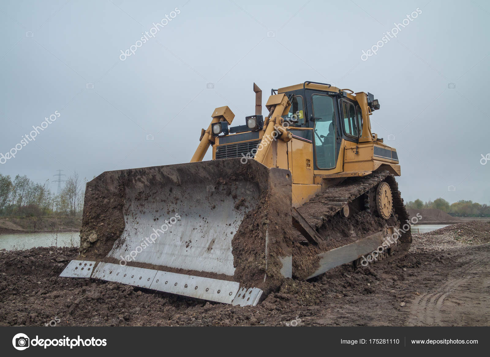 Dirty Bulldozer Stands Mud — Stock Photo © Hopf23 #175281110