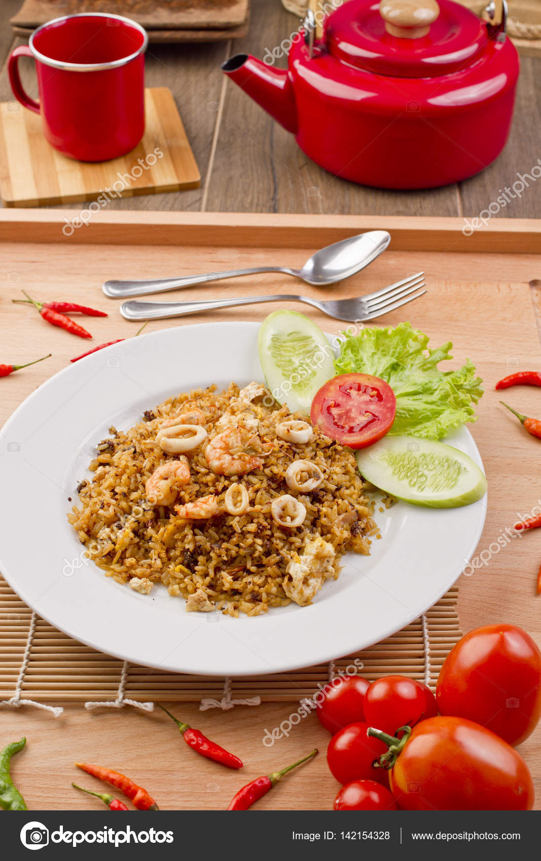 Indonesian fried rice — Stock Photo © ismedhasibuan #142154328