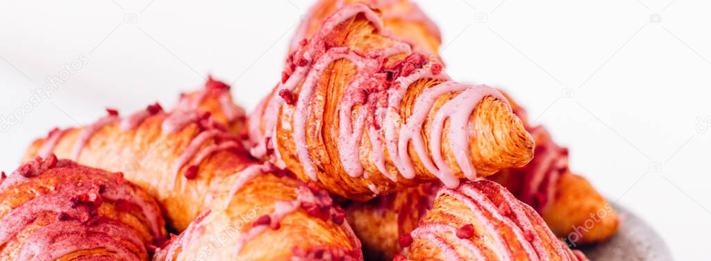 Buffet de pasteler a servido en eventos de caridad, comida dulce y mesa ...