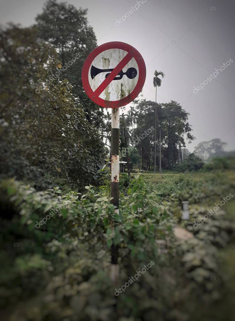 Old Dusty Horn Sign Highway Silent Symbol Plate — Stock Photo ...