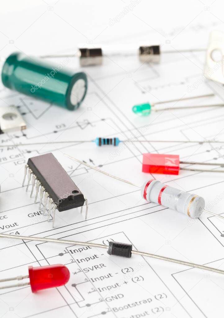Macro de diferentes piezas o componentes electrónicos en el fondo del ...