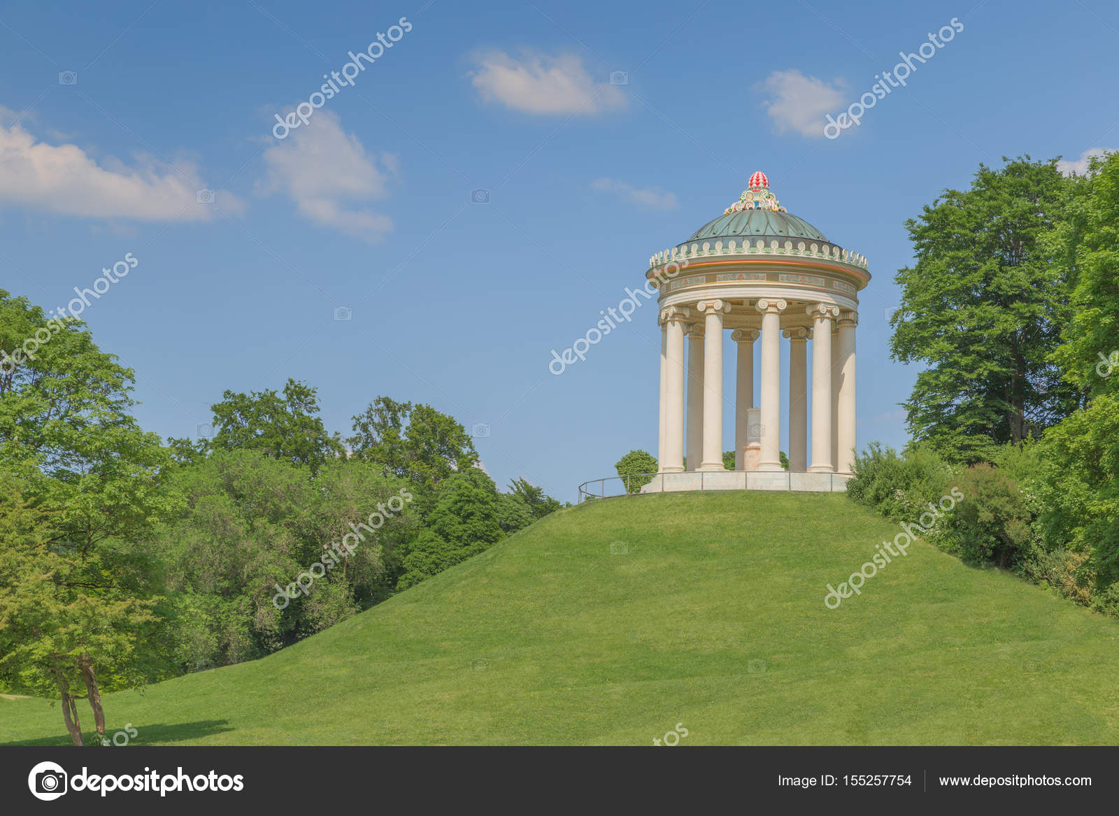 Fotos de Monopteros templo en el jardín Inglés, Munich Baviera ...