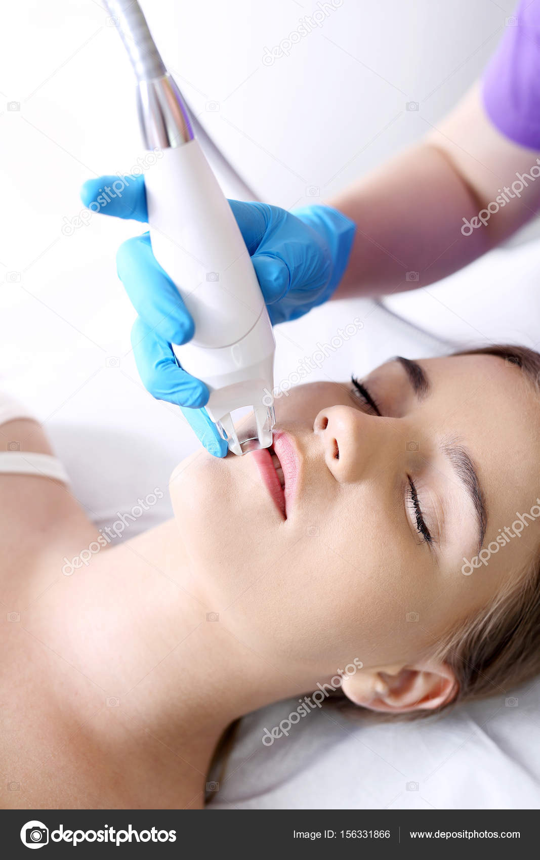 Endermology for the face, vacuum massage of the facial skin. Stock ...