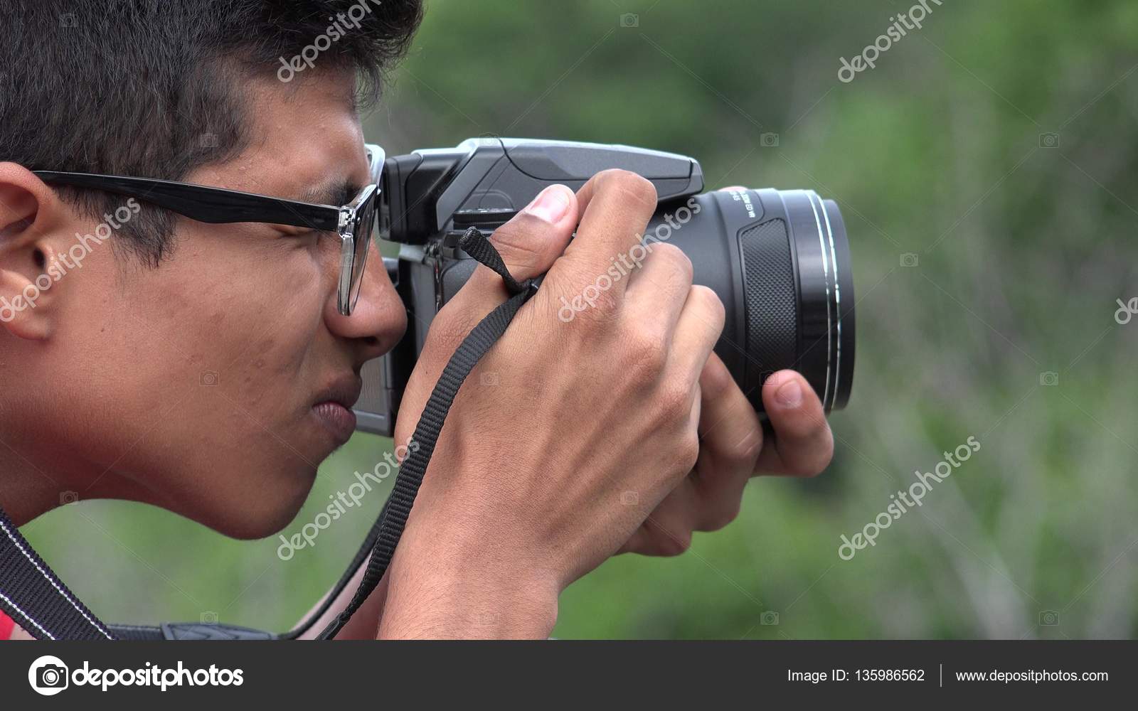 Teen Boy Learning Use Digital Camera — Stock Photo © dtiberio #135986562