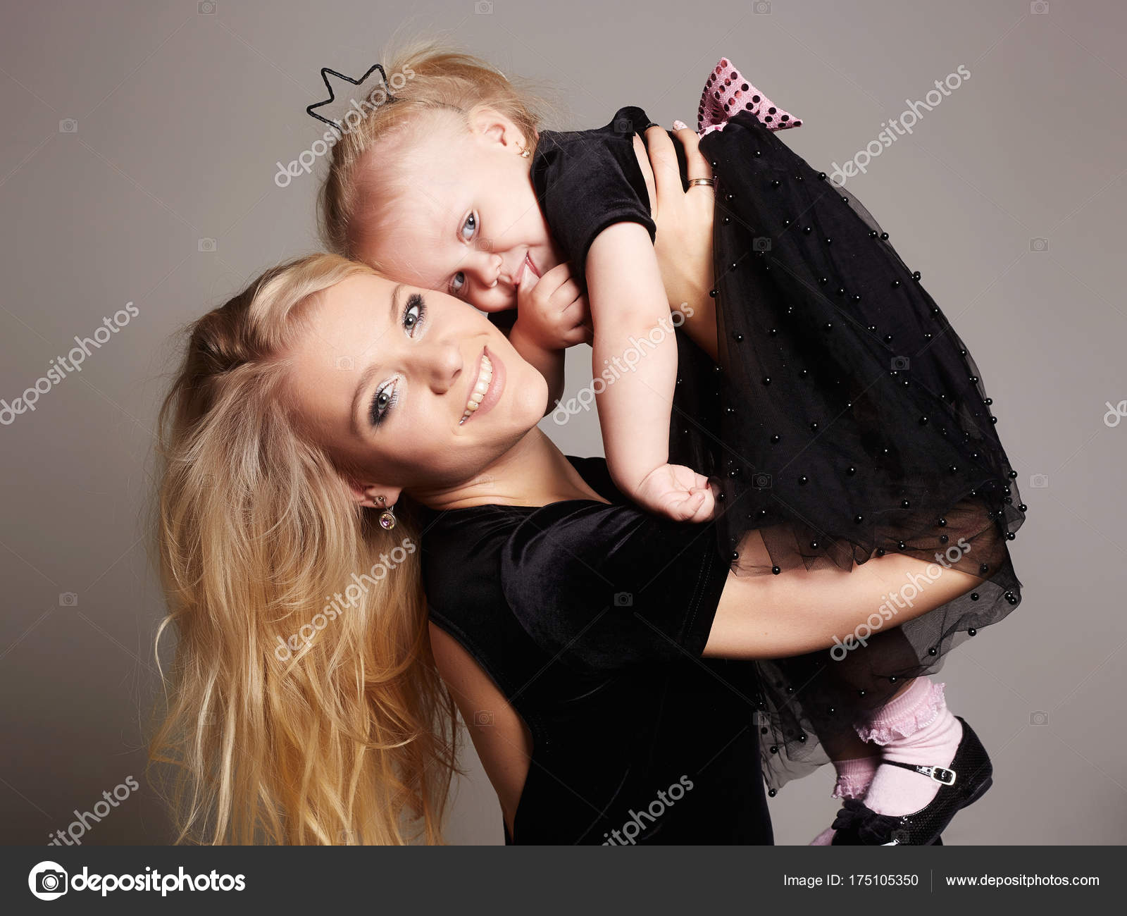 Funny Mother and daughter. Happy Family — Stock Photo © EugenePartyzan ...