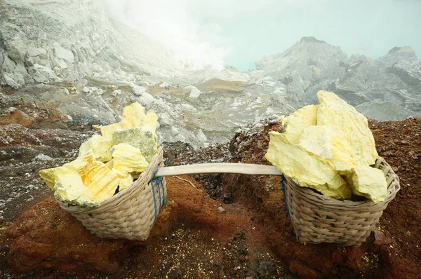 El azufre es un elemento químico en la tabla periódica que tiene el ...