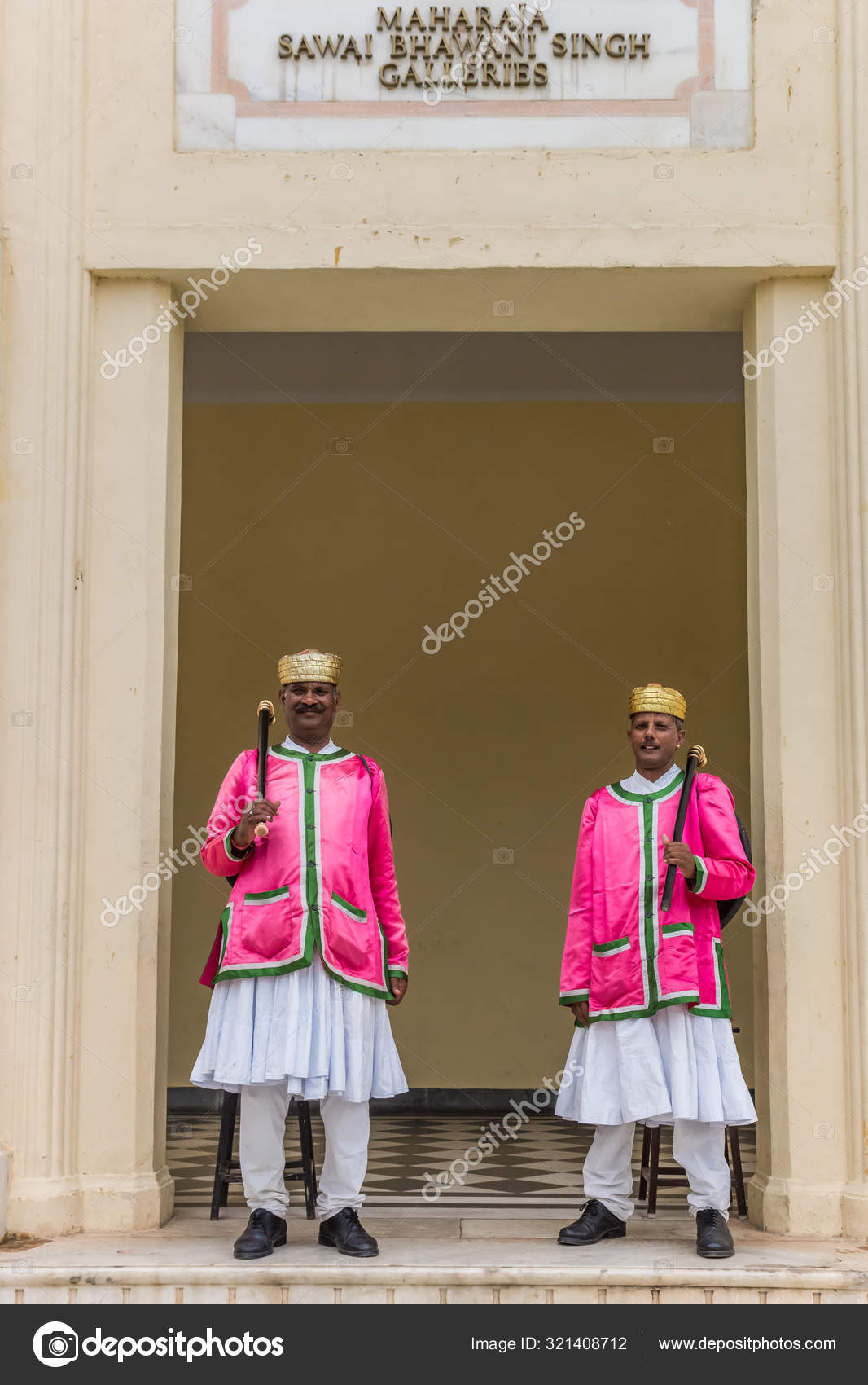 Guards in traditional clothing at the City Palace in Jaipur – Stock ...