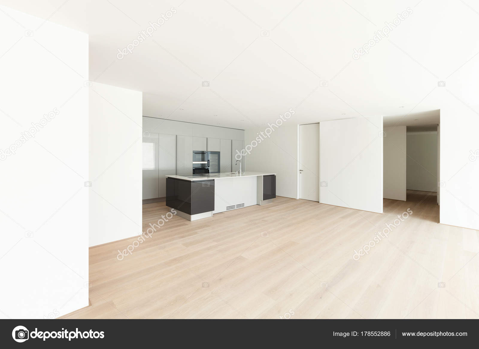 Beautiful empty apartment, modern kitchen — Stock Photo © Zveiger ...