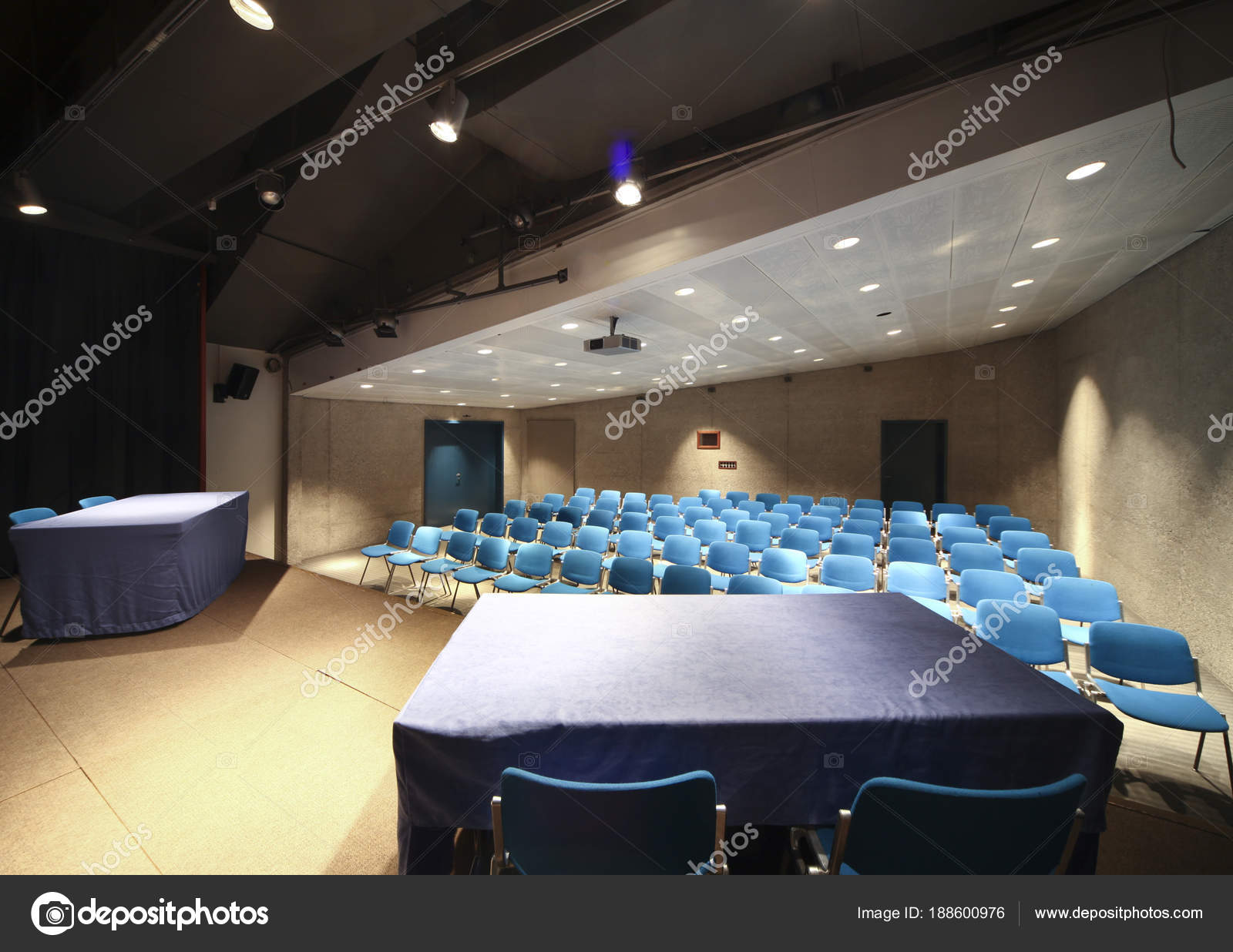 Interior of a conference hall — Stock Photo © Zveiger #188600976