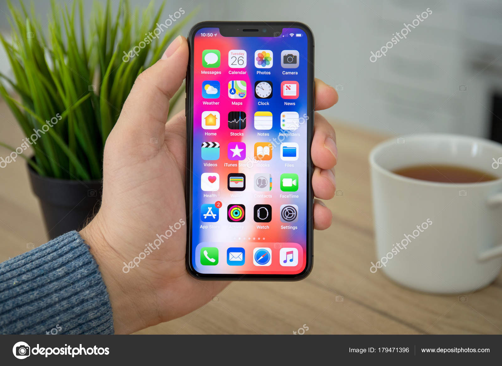 Man hand holding iPhone X with IOS 11 on screen – Stock Editorial Photo ...