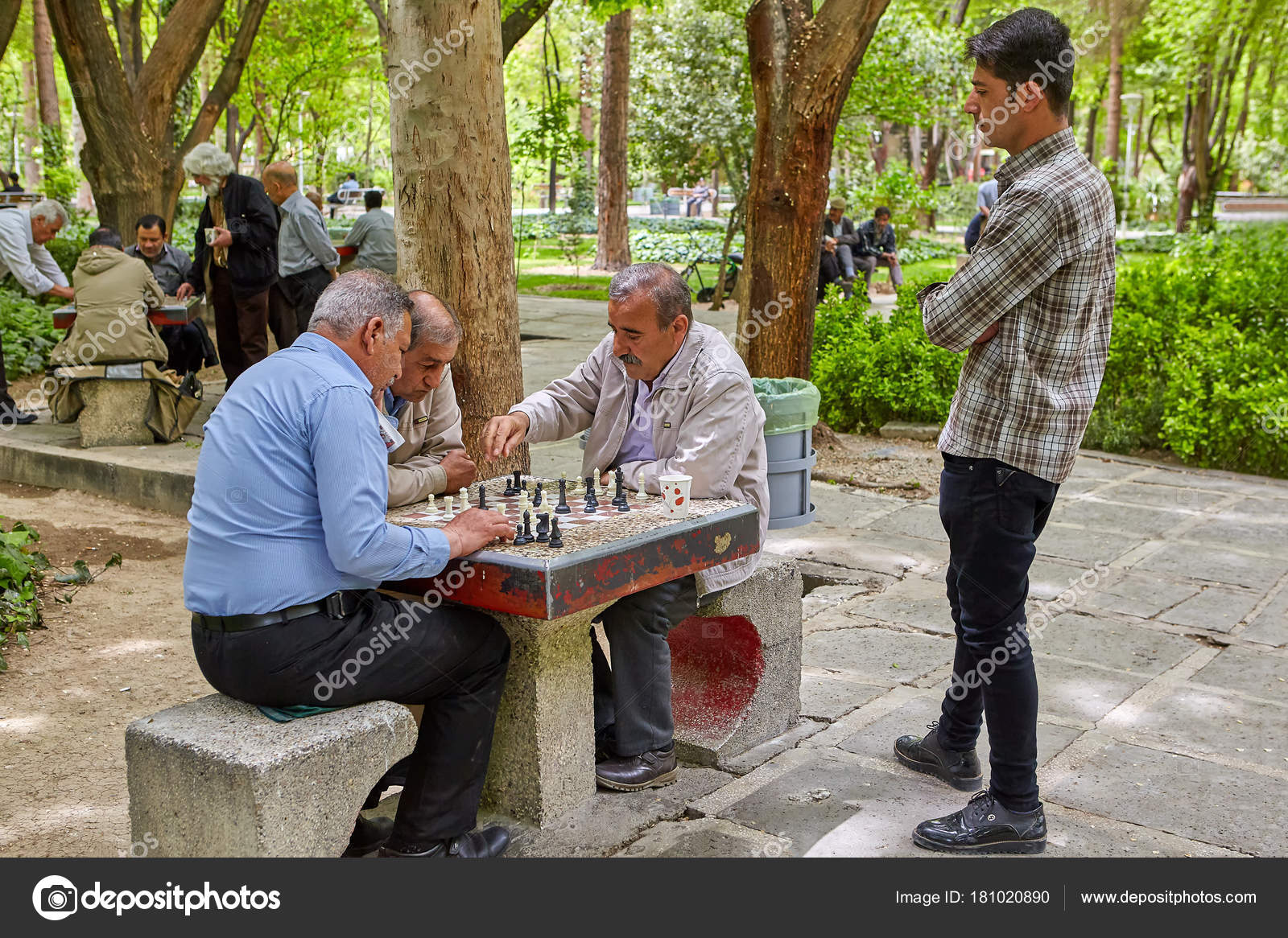 Elderly Iranians play chess in the park, Isfahan, Iran. – Stock ...