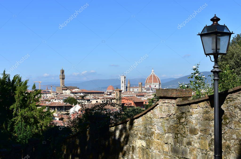 Vista de Florencia con el Palazzo Vecchio y la Cattedrale di Santa ...
