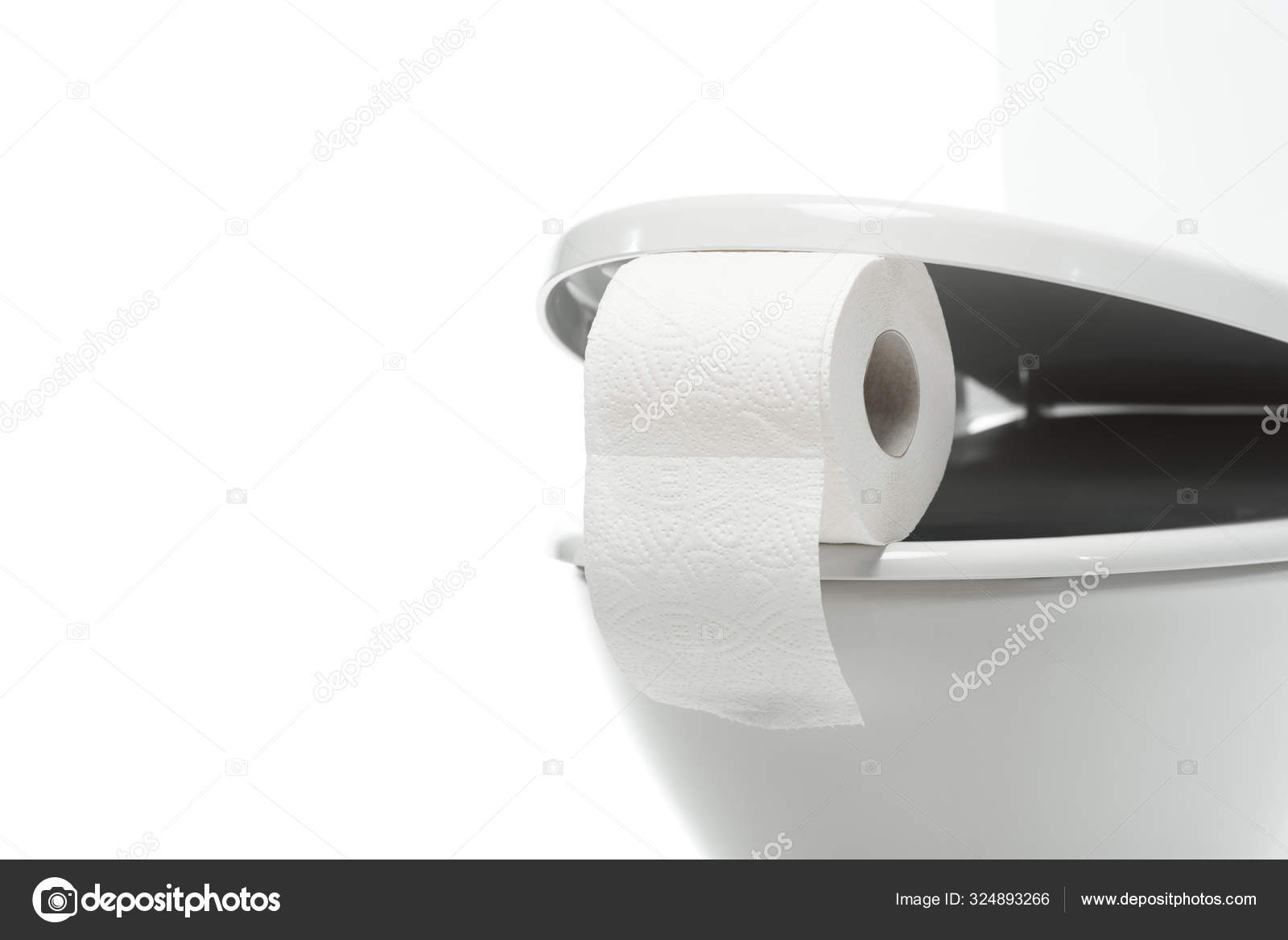 Vista Cerca Del Inodoro Limpio Cerámica Con Papel Higiénico Aislado ...