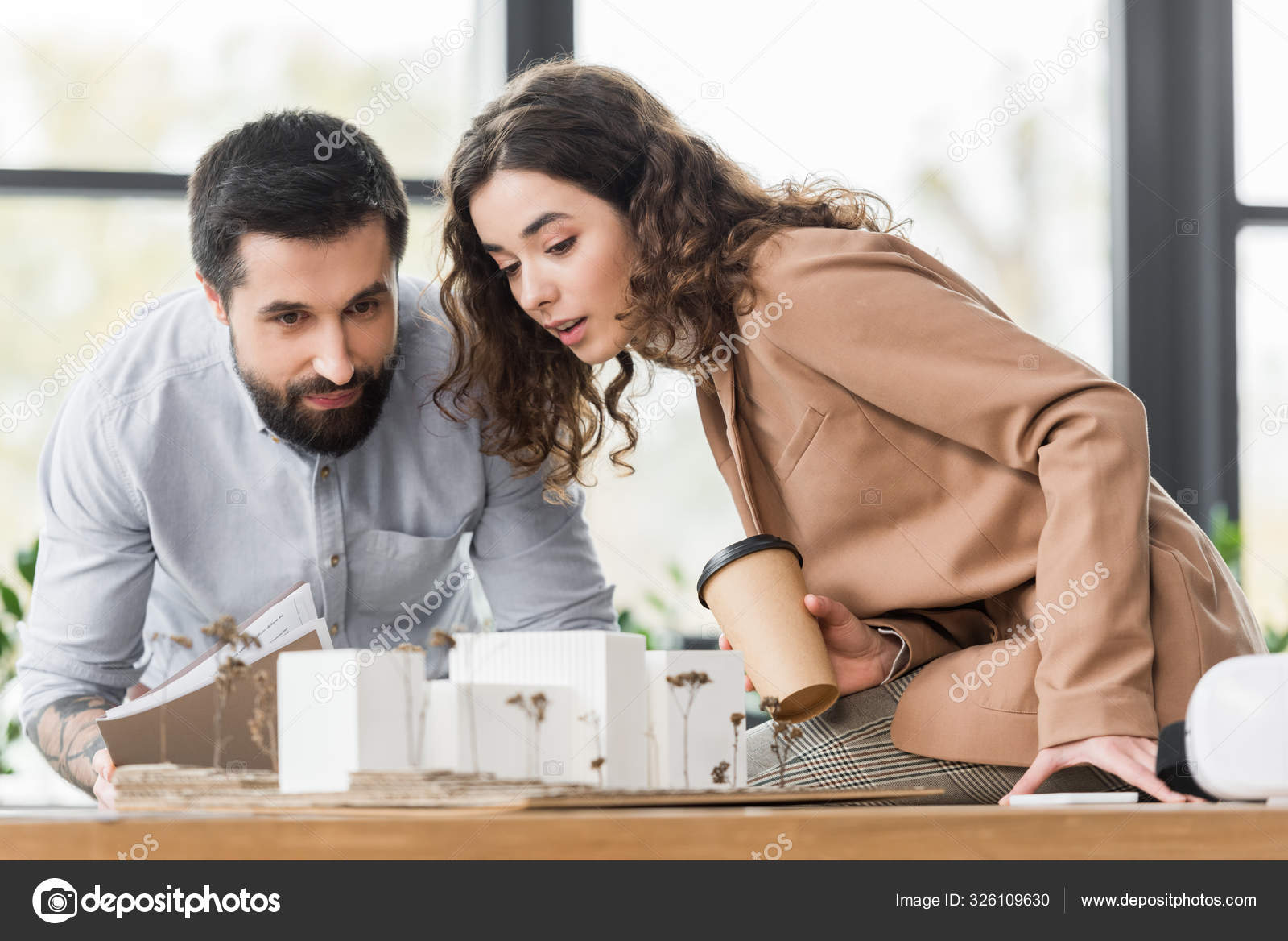 Virtual Reality Architects Talking Looking Model House — Stock Photo ... Virtual Reality Architects Talking Looking Model House — Stock Photo ...