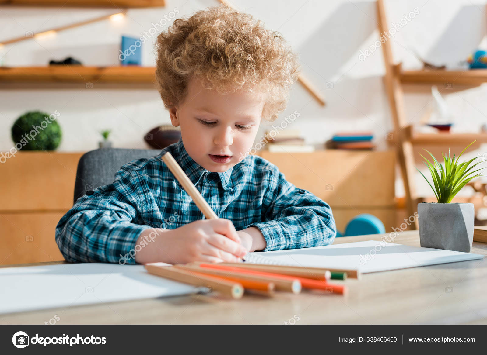 Selective Focus Kid Drawing Desk — Stock Photo © HayDmitriy #338466460