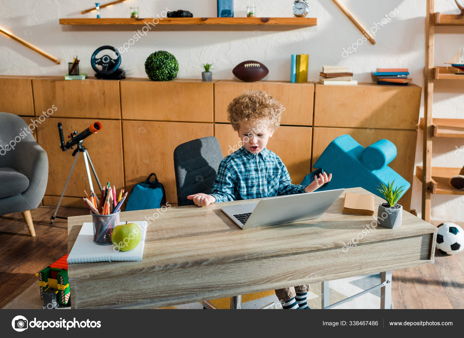 Smart Child Using Laptop Fresh Apple Table — Stock Photo © HayDmitriy ...