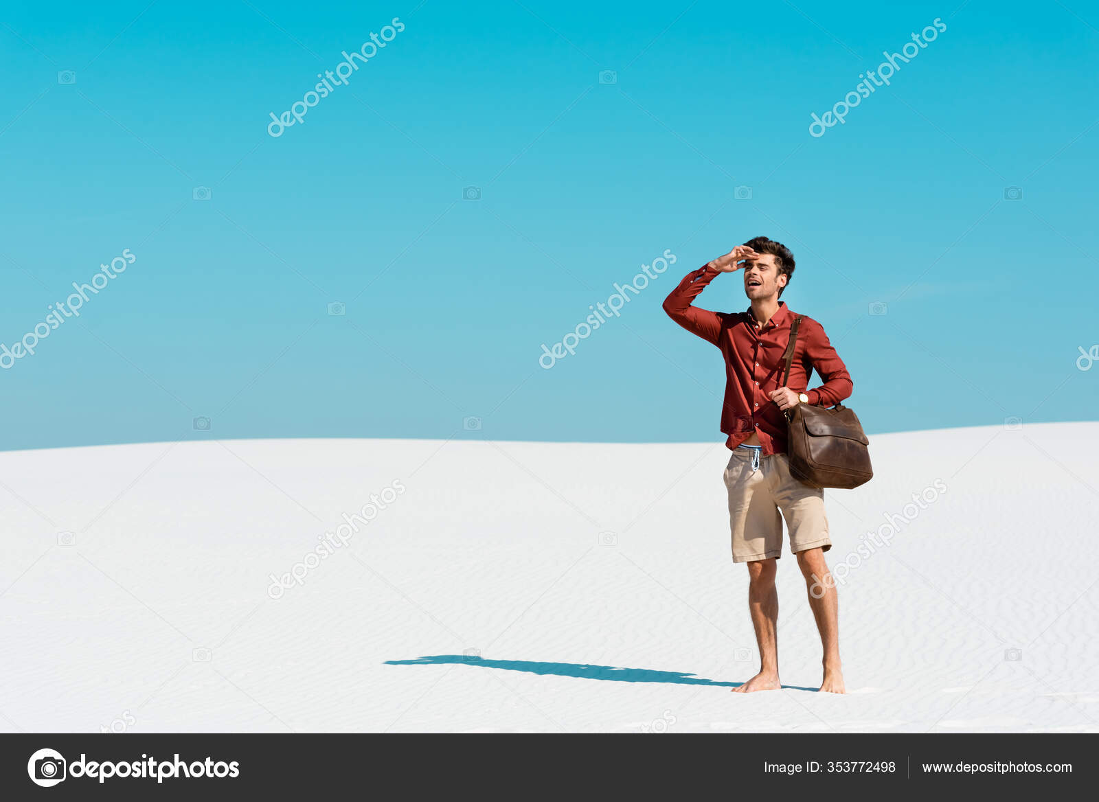Handsome Man Leather Bag Looking Away Sandy Beach Clear Blue — Stock ...