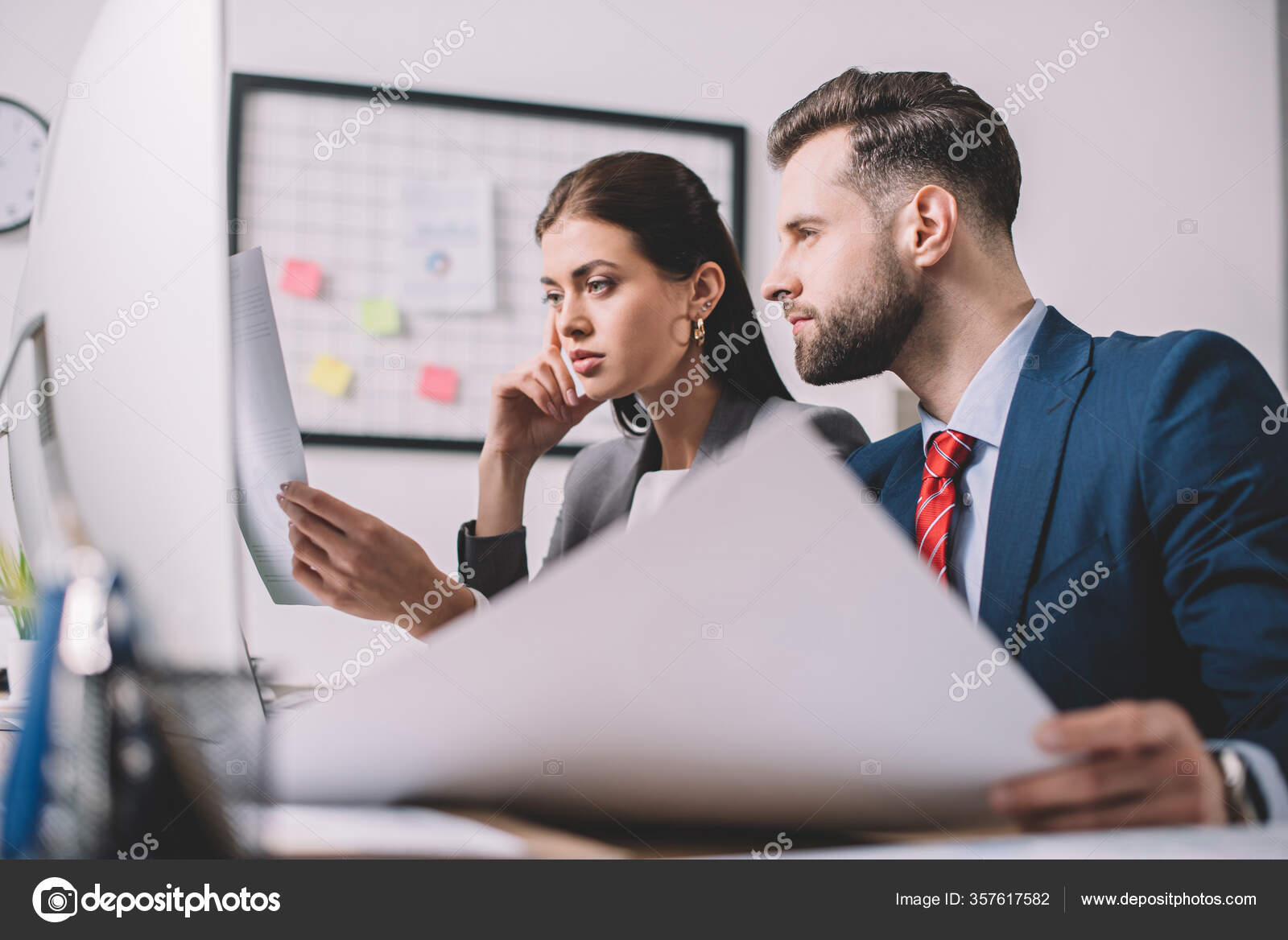 Selective Focus Computer Systems Analysts Looking Papers Computer Table — Stock Photo ...