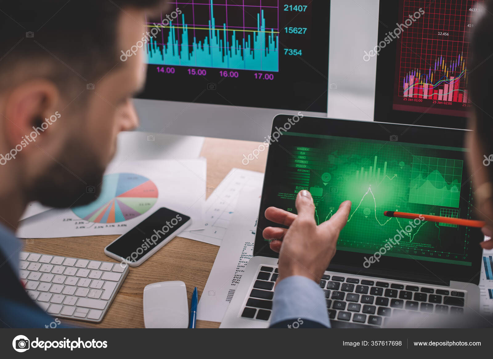 Selective Focus Data Analysts Identifying Problems While Working Charts Computer — Stock Photo ...