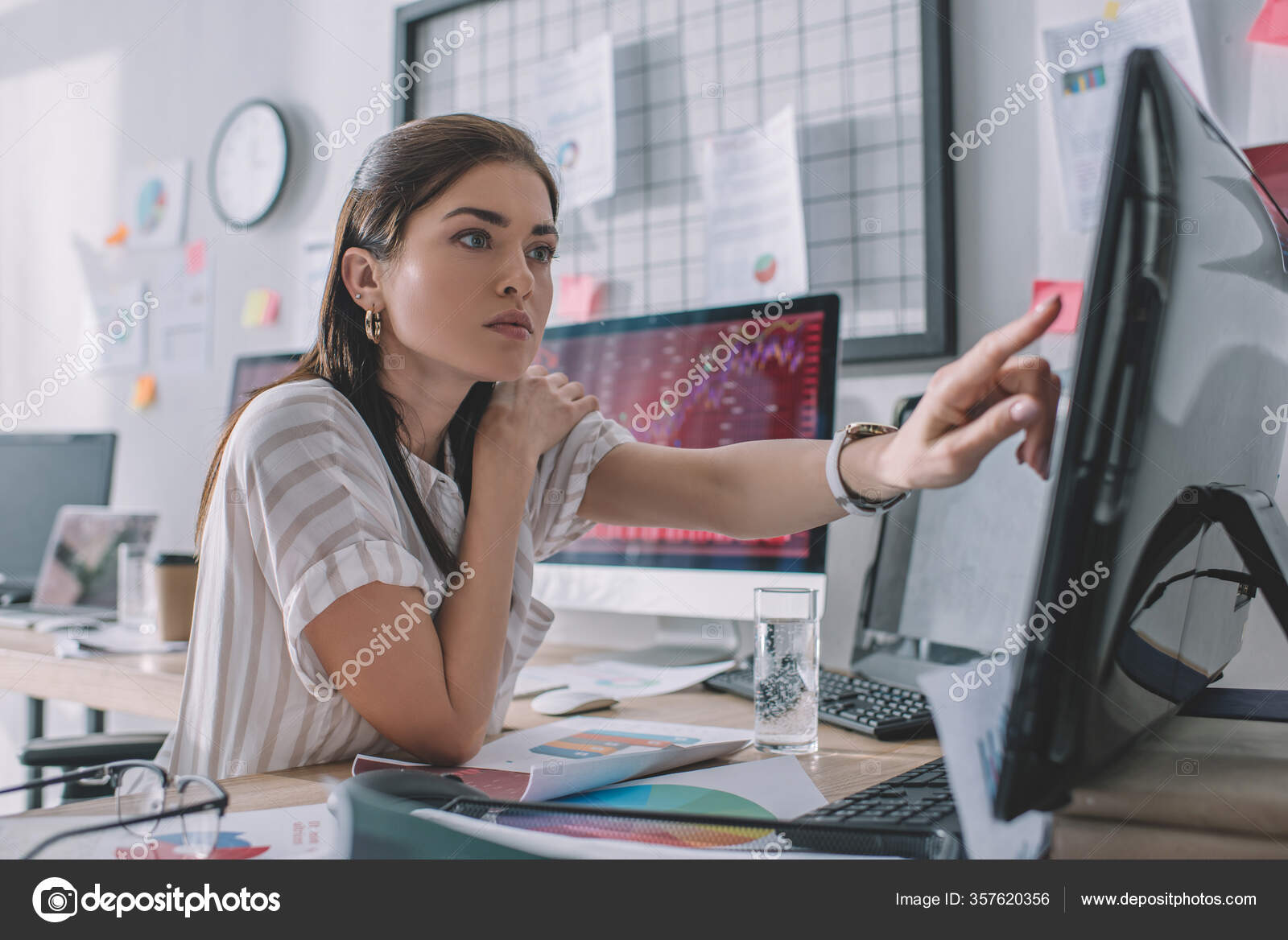 Selective Focus Data Analyst Pointing Finger Computer Monitor Papers Glass — Stock Photo ...