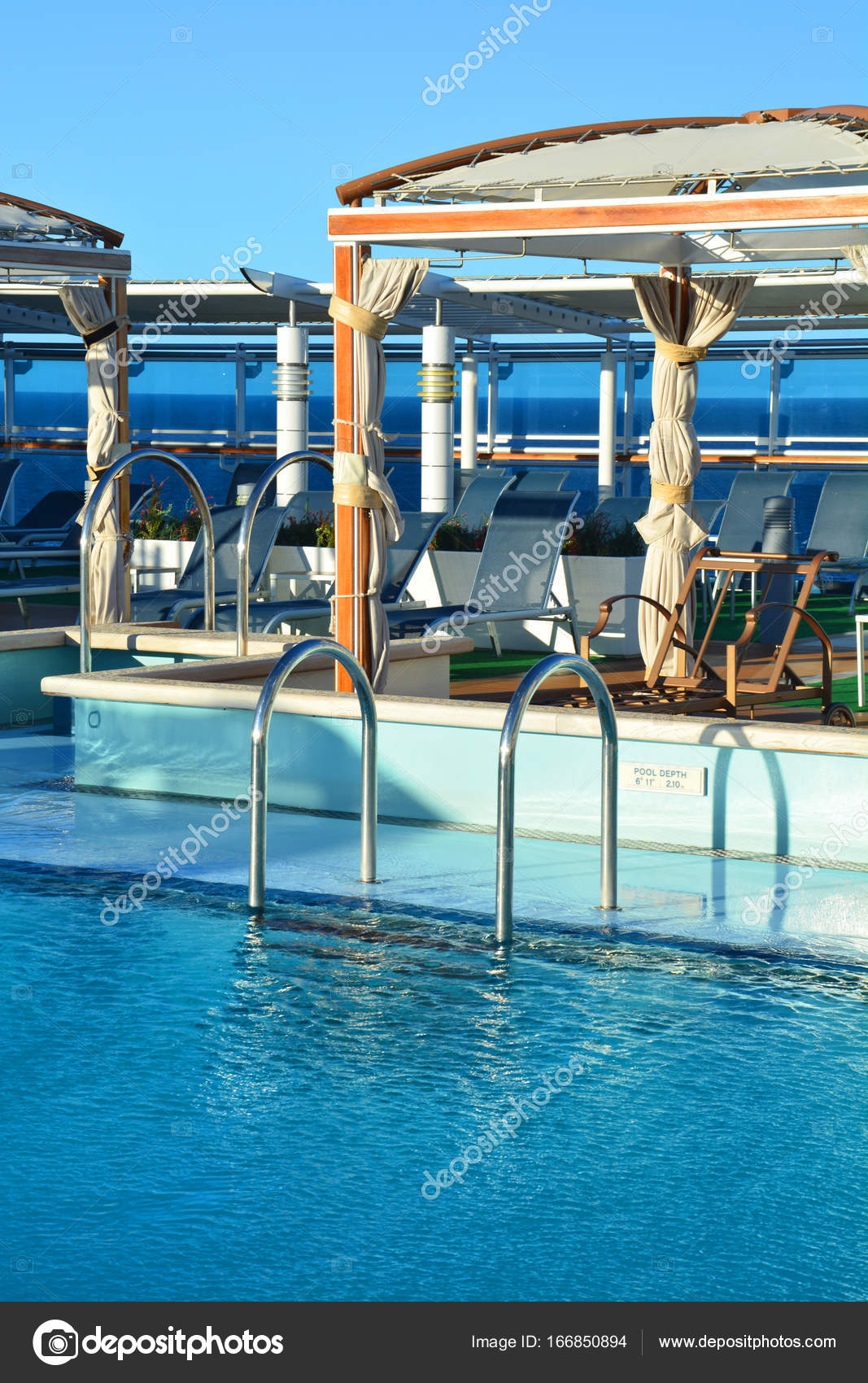 Swimming pool on ship – Stock Editorial Photo © Studiobarcelona #166850894