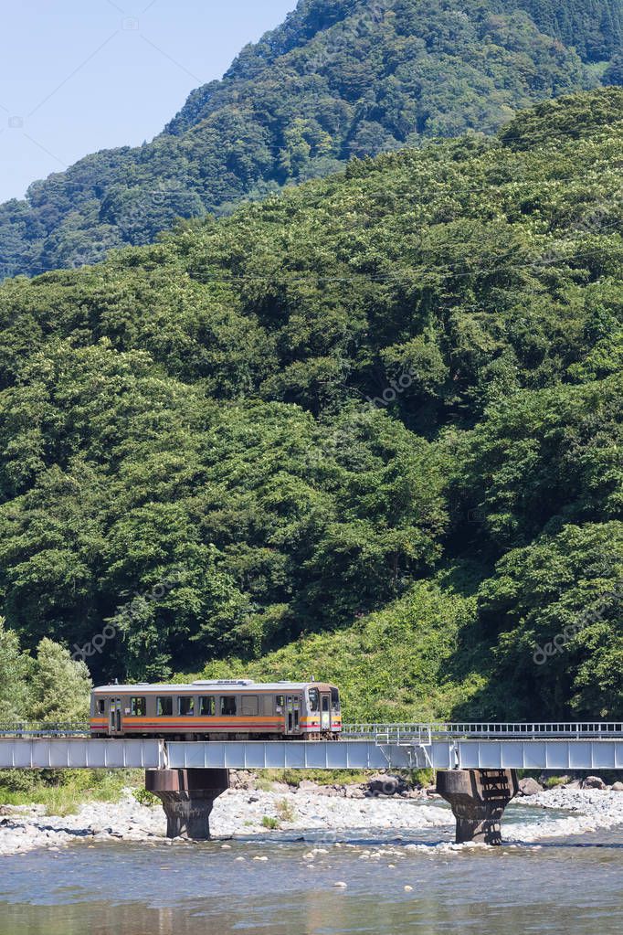 La línea Oito, línea Oito es un ferrocarril de Japón que conecta la ...