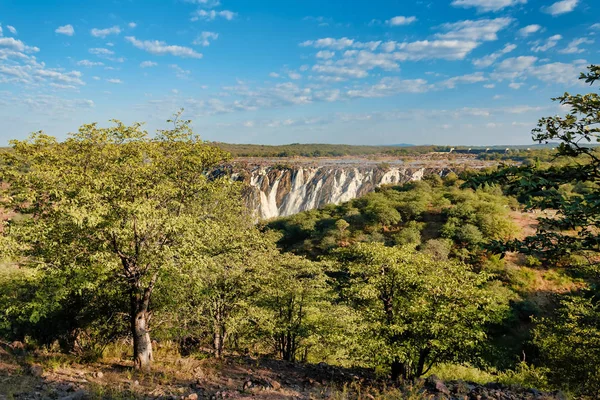 hermosas cataratas Ruacana en el río Kunene en el norte de Namibia y el ...