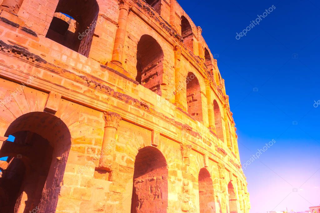 Anfiteatro romano de Thysdrus en El Djem o El-Jem, una ciudad en la ...