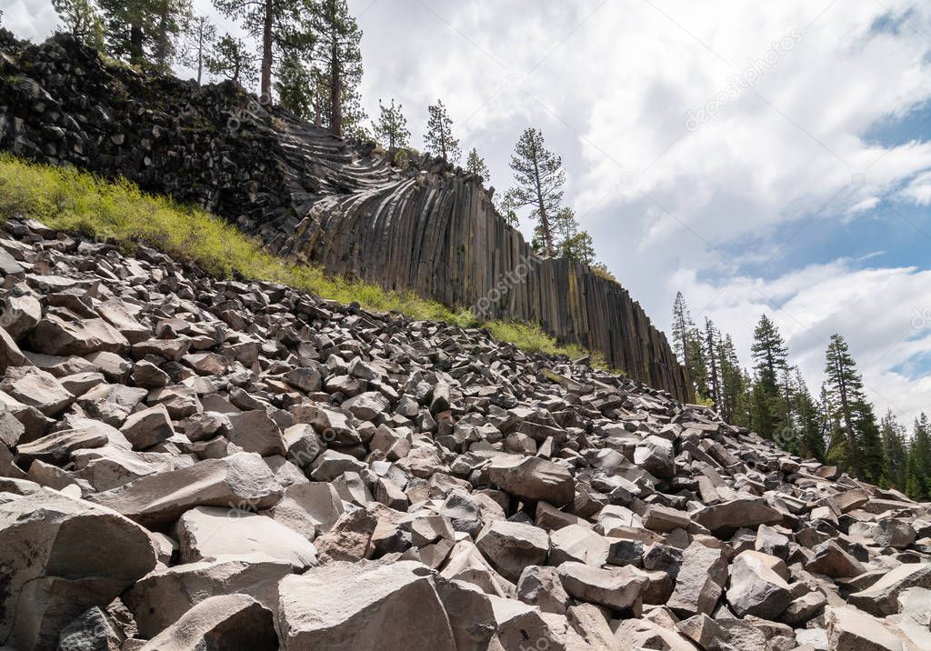 Columnas basálticas hexagonales del Monumento Nacional de la Postpila ...