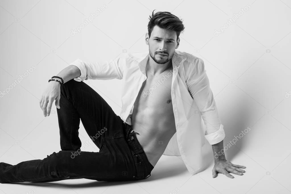 beau modèle masculin — Photographie kiuikson © #132537872