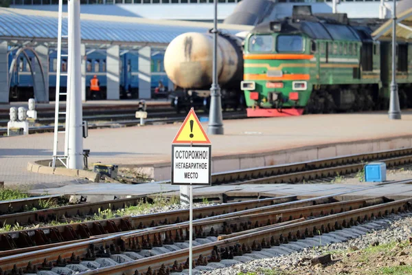 Señal de llegada y salidas Stock Photos, Royalty Free Señal de llegada ...