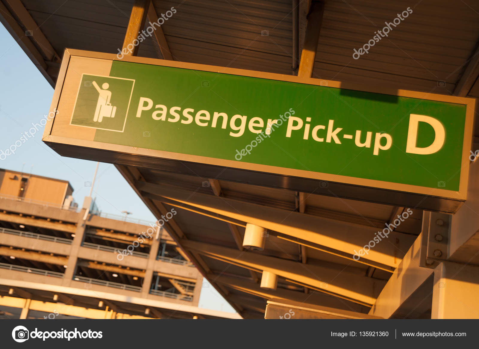 Passenger pick-up in JFK Stock Photo by ©Mliss 135921360