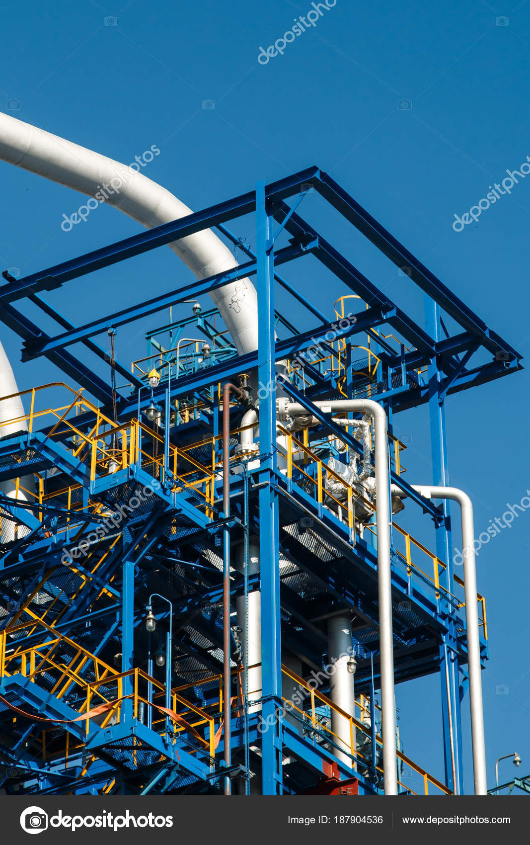 The equipment of oil refining — Stock Photo © AlexSafronov #187904536
