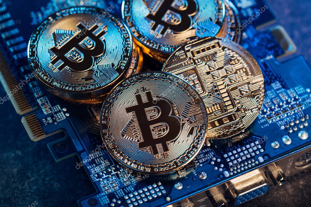 Moneda Bitcoin en el tablero electrónico. Criptomoneda minera. El ...