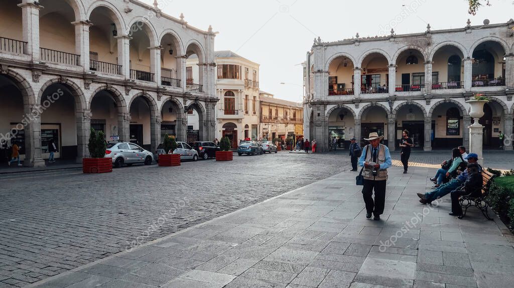 AREQUIPA, PERÚ - CIRCA NOVIEMBRE 2019: Fachada del Palacio Municipal ...