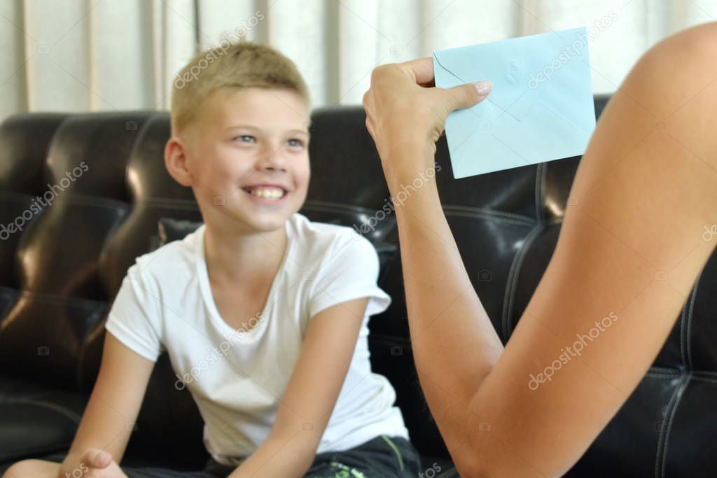 chico listo el niño. Una niña única. Pruebas psicológicas del niño. 2022