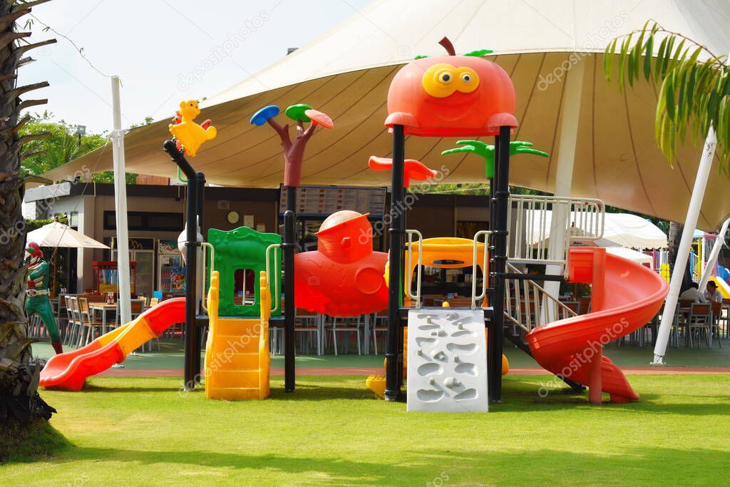 juegos de Playground modernos. Autdoor Playground. Colocar niños 2024