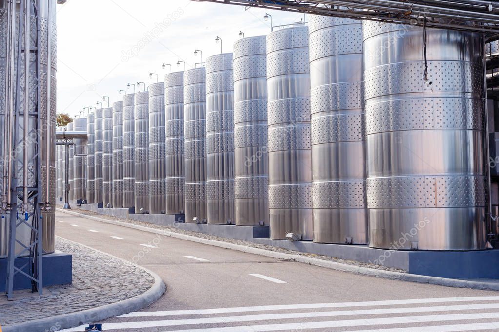 Equipamiento industrial tecnol gico moderno de la f brica de vino. 2024