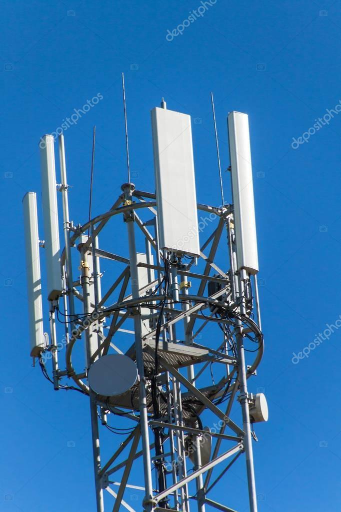 Tecnología en la parte superior del GSM de telecomunicaciones. Mástiles ...