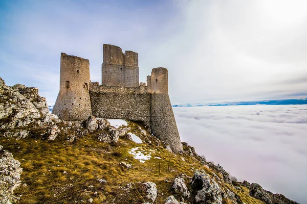 Rocca calascio castle fotos de stock, imágenes de Rocca calascio castle ...