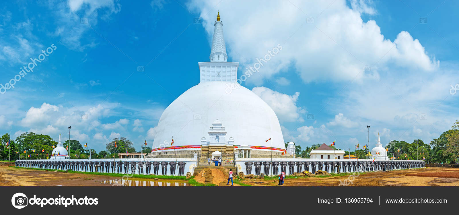 The Ruwanwelisaya Stupa Stock Photo by ©efesenko 136955794