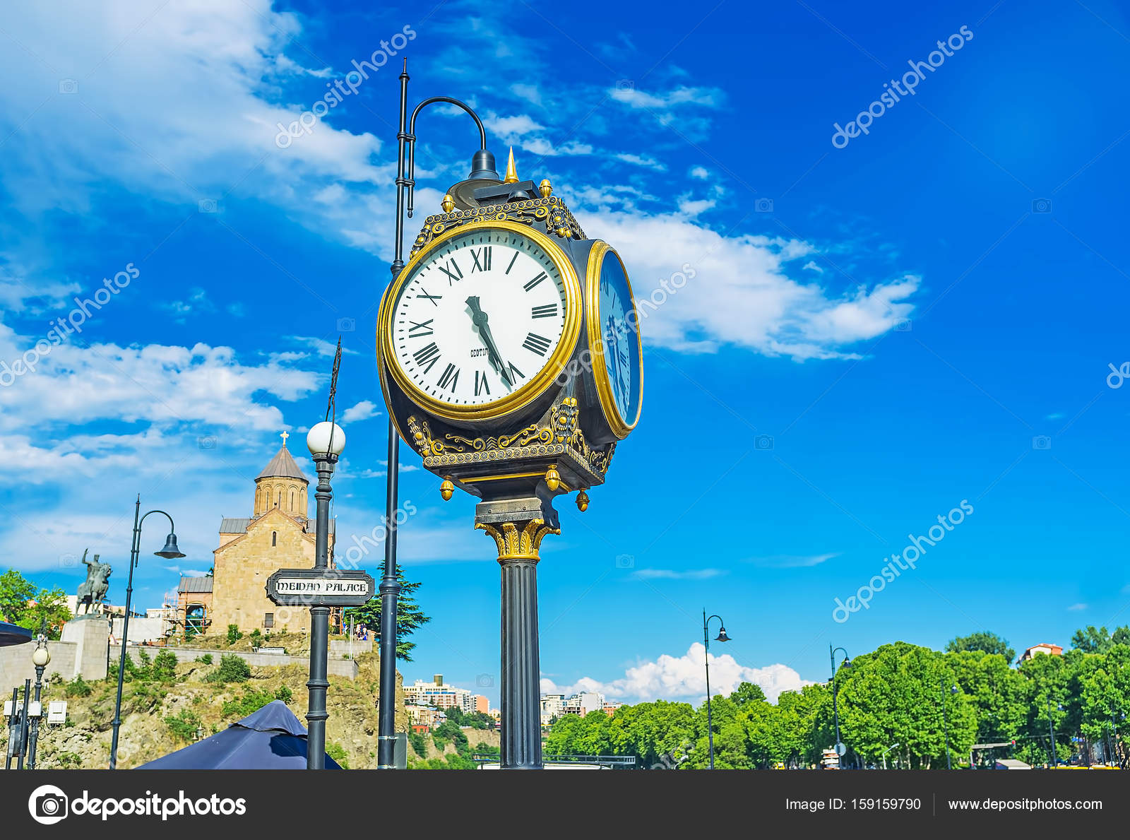 The town clock in old Tbilisi — Stock Editorial Photo © efesenko #159159790