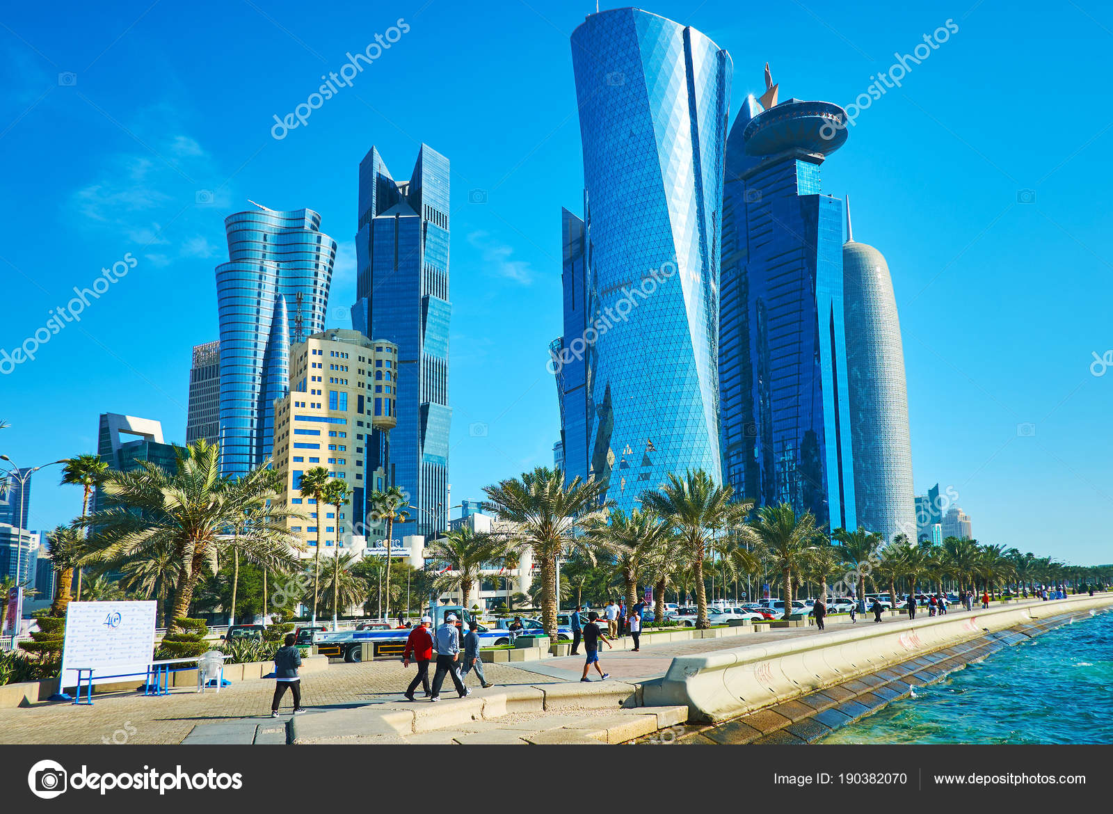 Discover modern Doha, Qatar — Stock Editorial Photo © efesenko #190382070