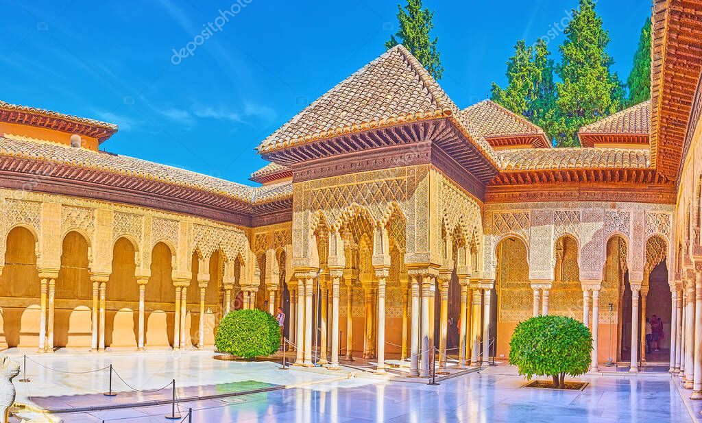 GRANADA, ESPAÑA - 25 DE SEPTIEMBRE DE 2019: Impresionante conjunto ...