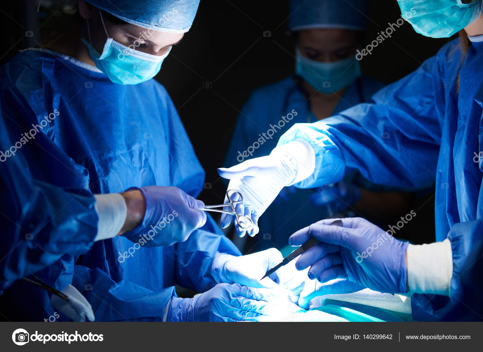 Cirujano listo para operar: fotografía de stock © gpointstudio ...