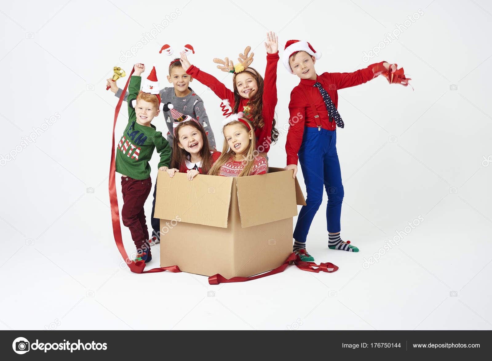 Portrait Children Open Gift Box Stock Photo by ©gpointstudio 176750144