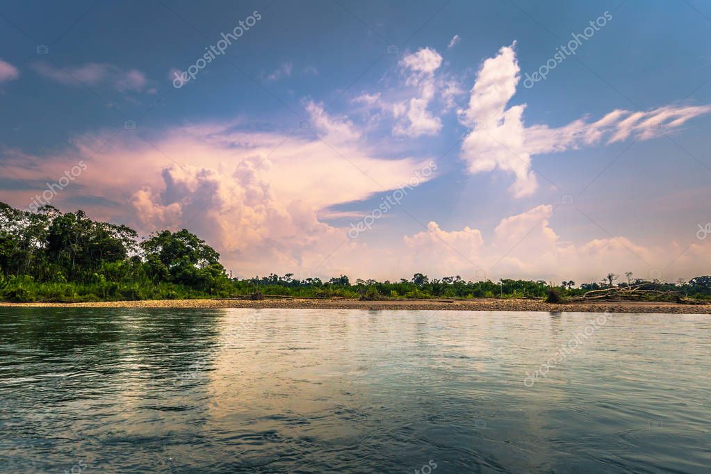 Parque Nacional Manu, Perú - 09 de agosto de 2017: Paisaje de la selva ...