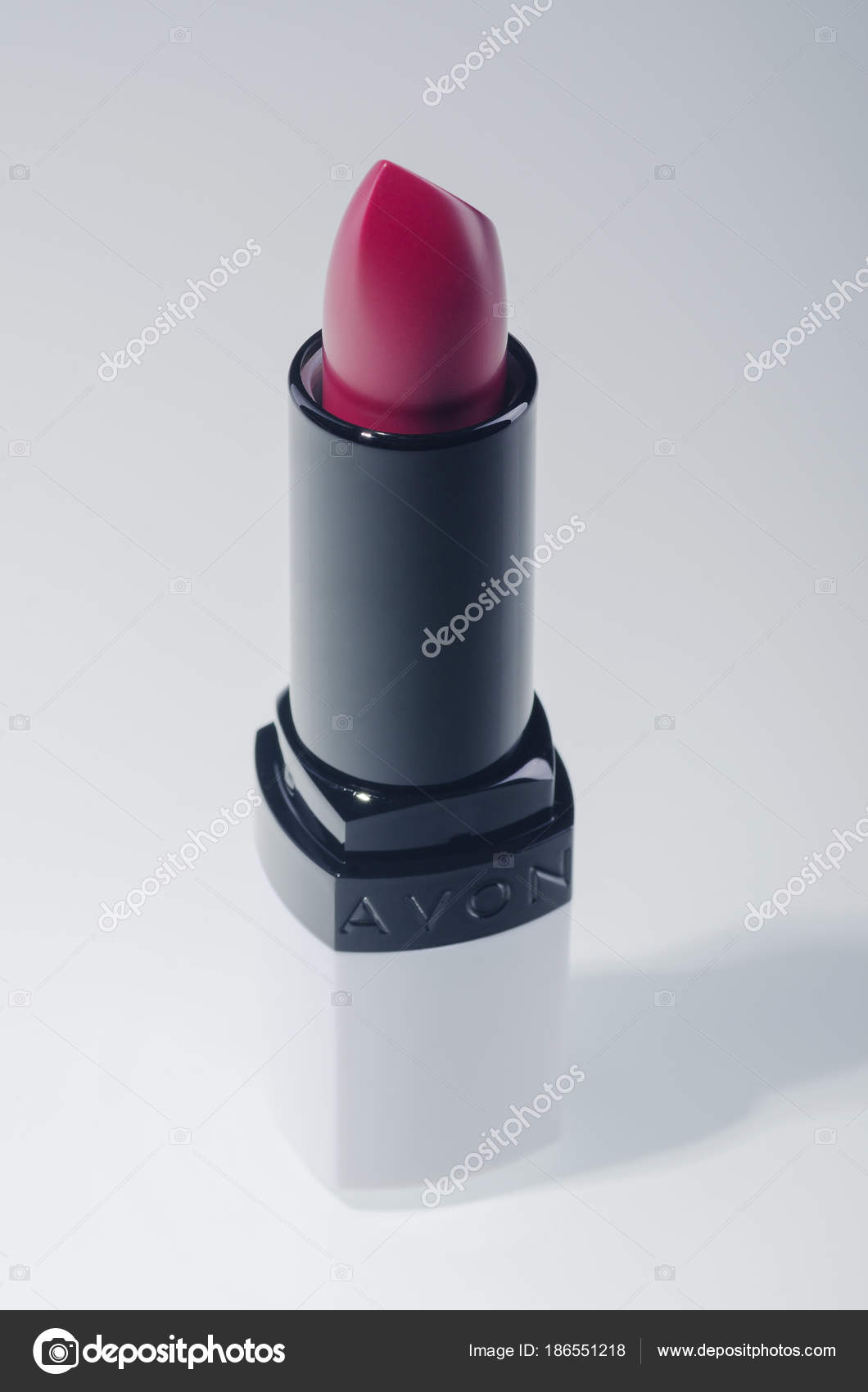 Kwidzyn Polonia Marzo 2018 Lápiz Labial Avon Aislado Sobre Fondo — Foto ...