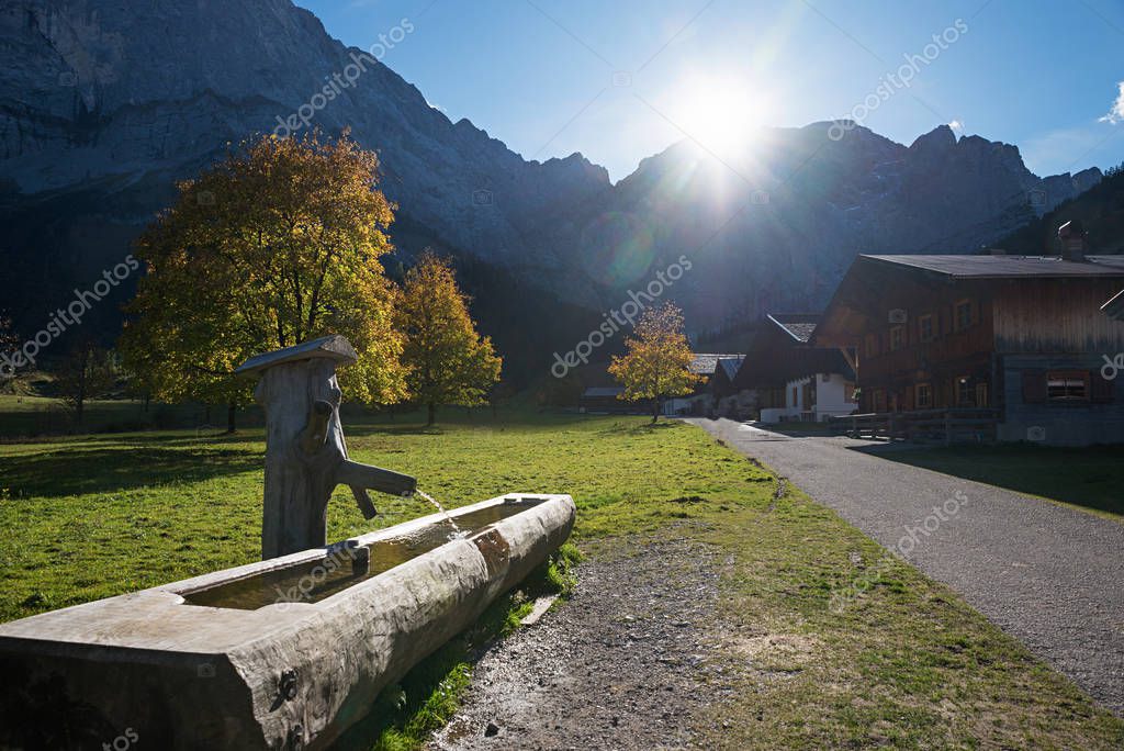 hermosas montañas karwendel y el paisaje en otoño, dr madera 2022